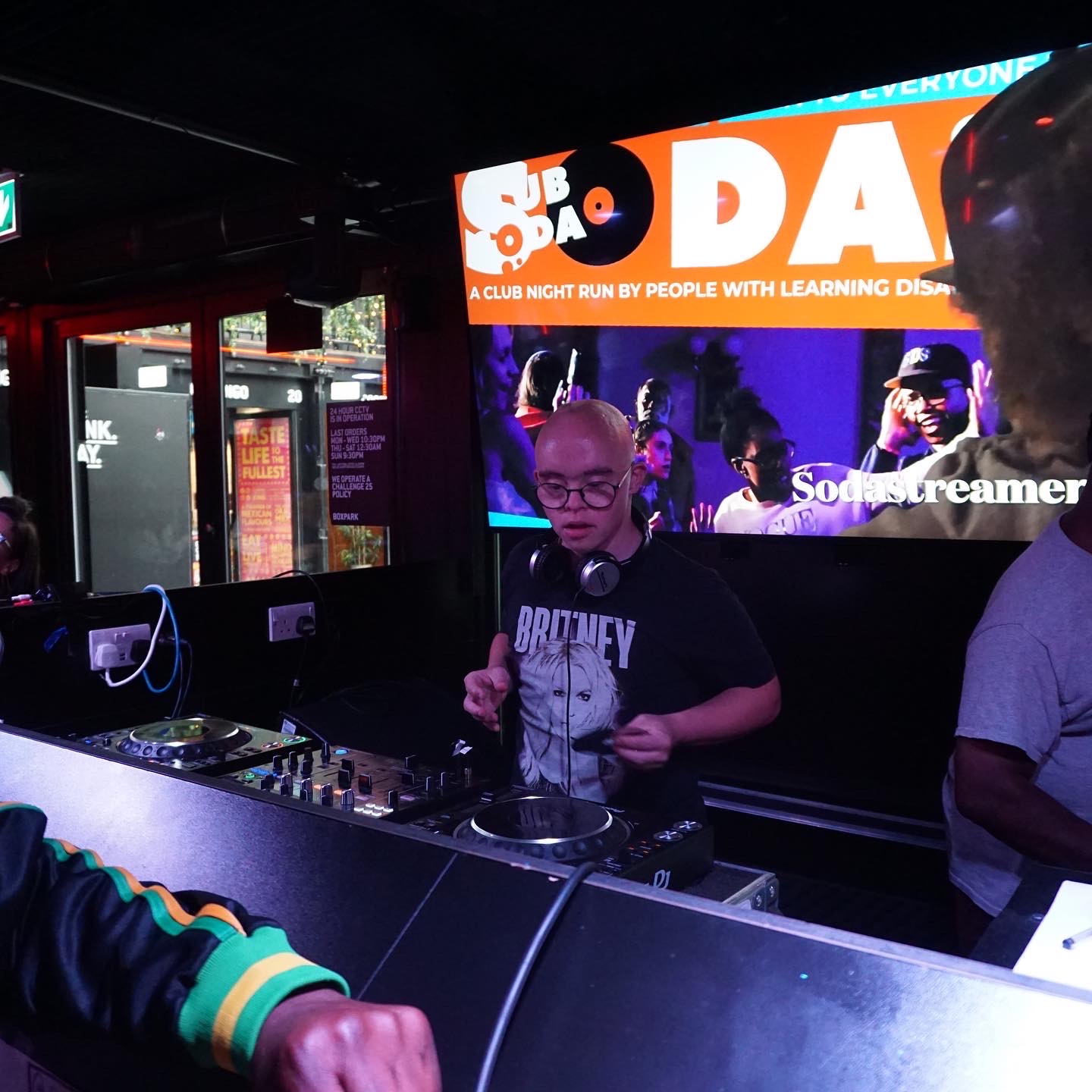 Performers wanted! – SLiDE